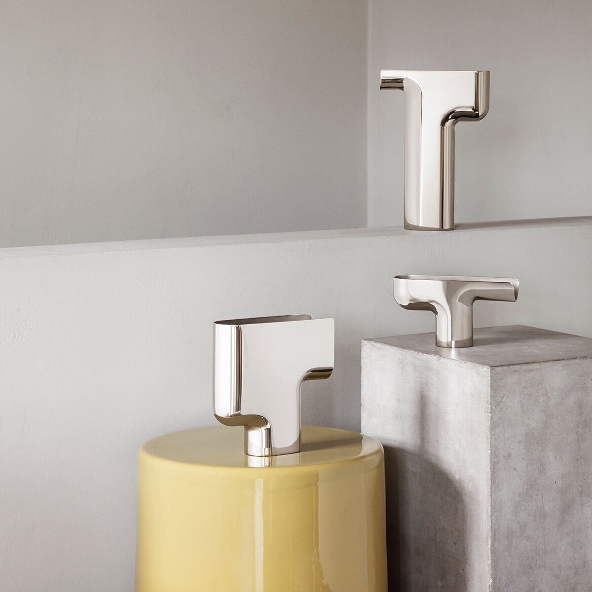 NENDO Vase, Medium, in polished stainless steel