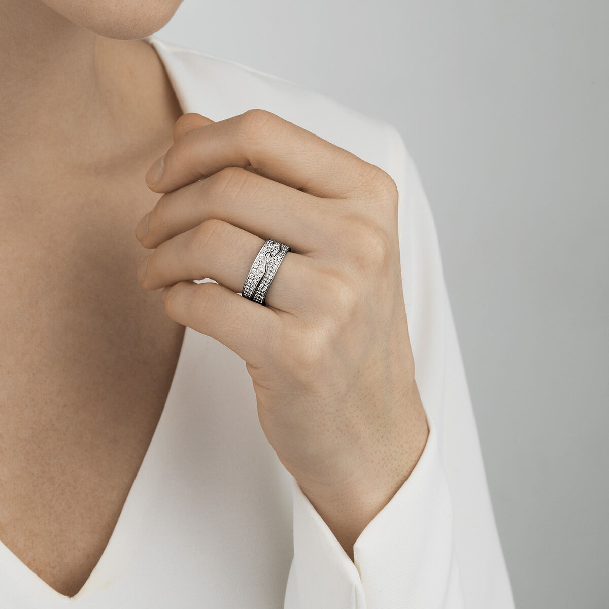 Fusion white gold end ring with diamonds | Georg Jensen