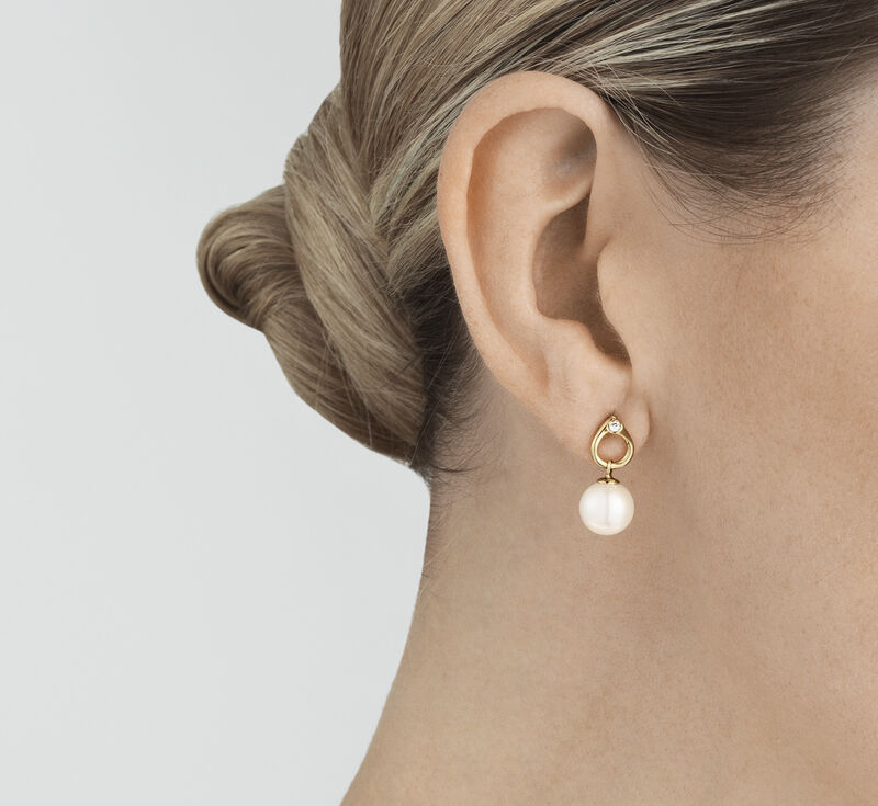Magic yellow gold earrings with diamonds and pearl | Georg Jensen