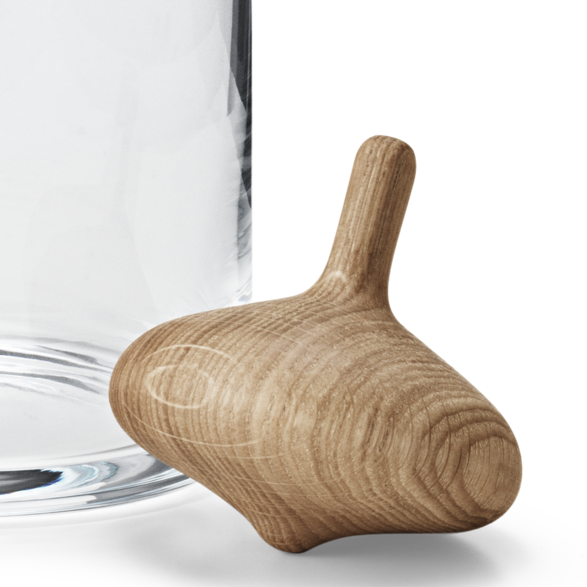 ALFREDO carafe 1L in glass with carved oak stopper | Georg Jensen
