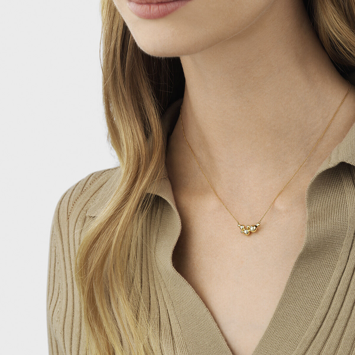 MOONLIGHT GRAPES Pendant in 18kt gold and diamonds