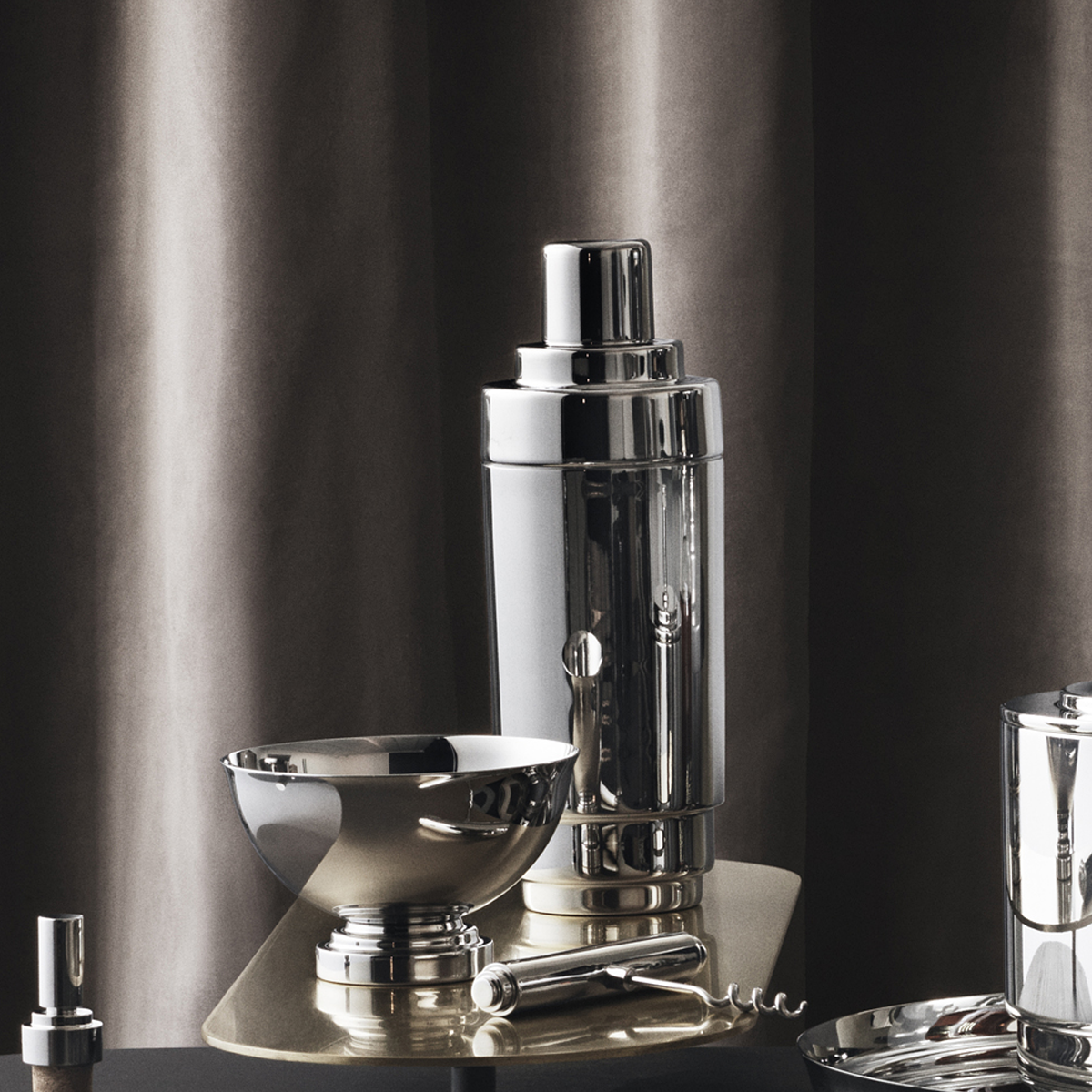MANHATTAN cocktail shaker in Art Deco inspired stainless steel